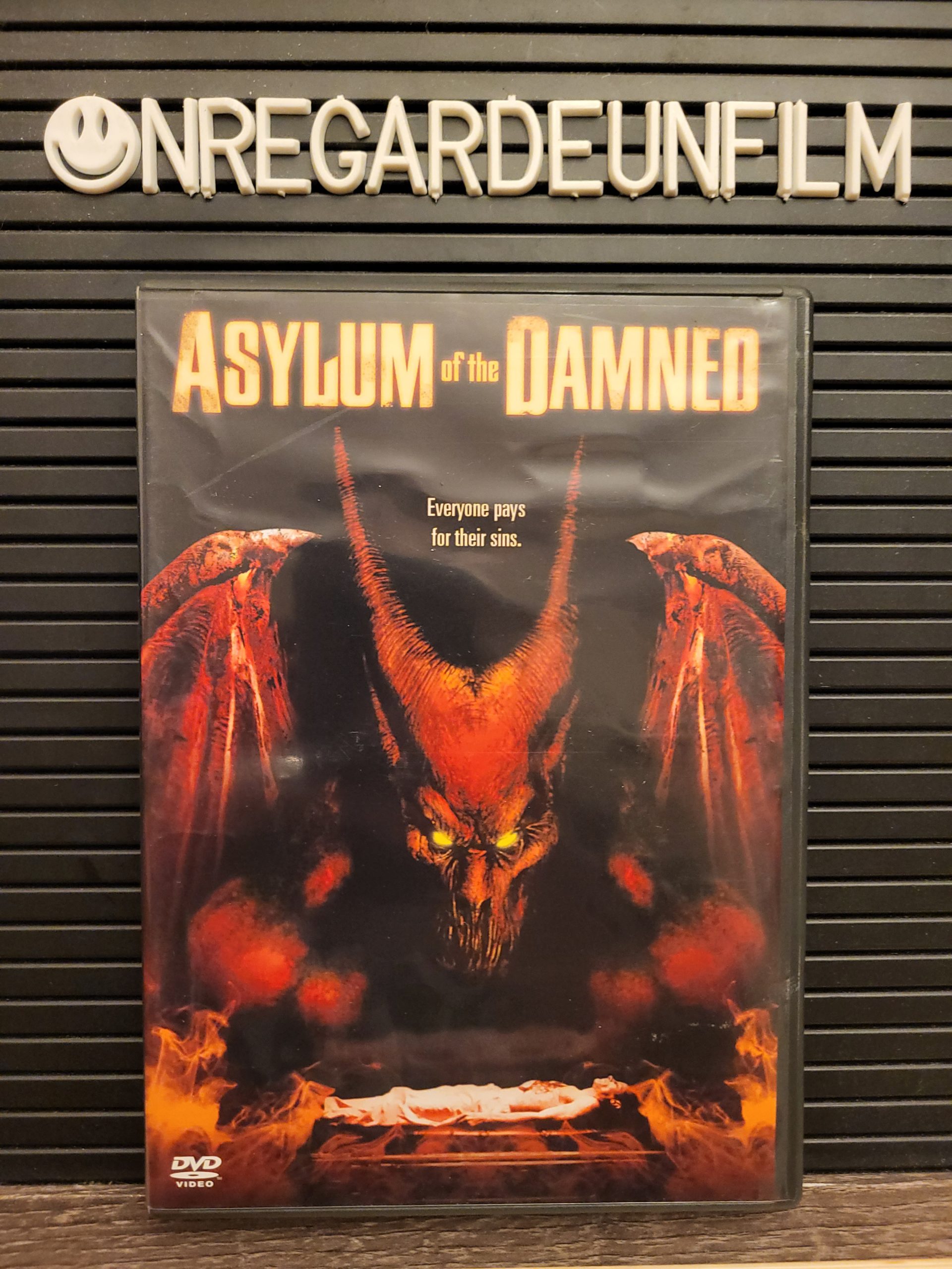 L’Asile des Damnés / Asylum of the Damned (Hellborn) (2003) – Boutique Ciné-Dvd